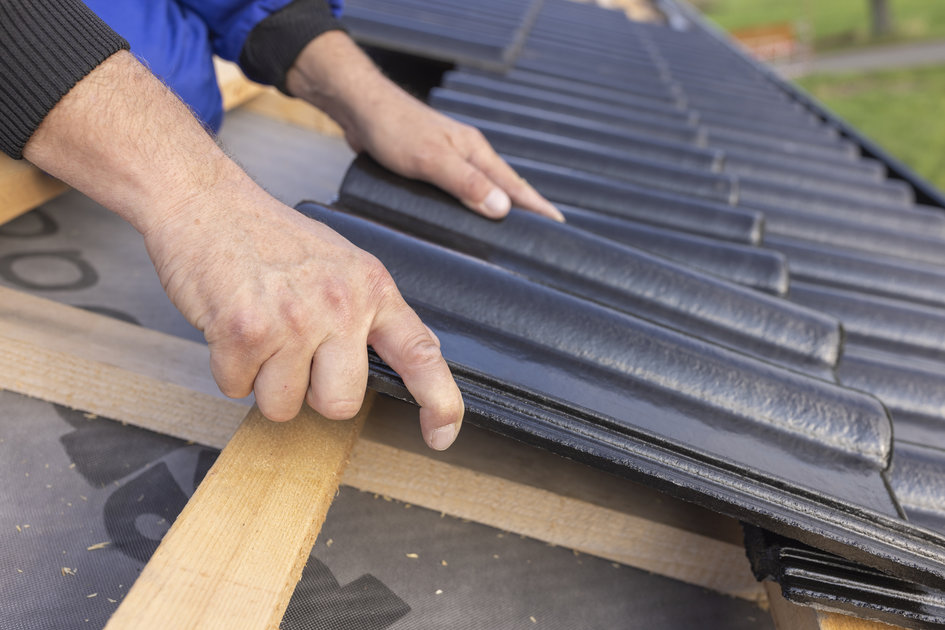 Jak pokládat střešní tašky Beta? Sledujte několik zásad | KM Beta